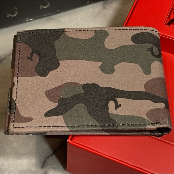 True Religion | Bags | True Religion Gift Set Slim Bifold Leather ...